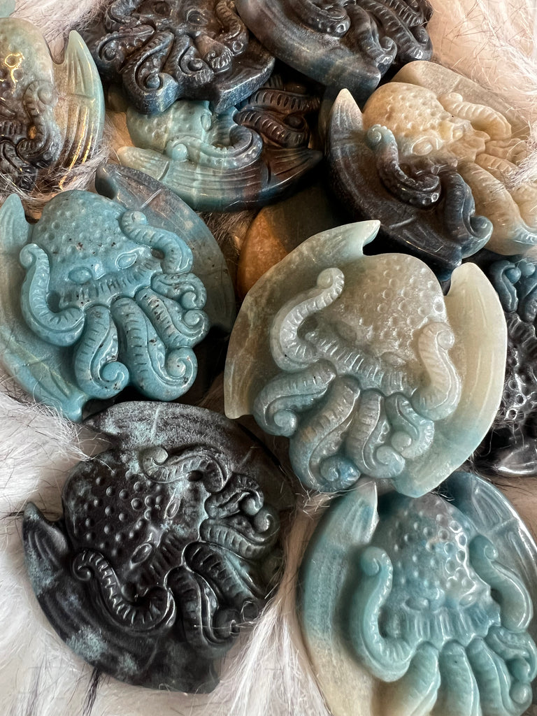 Cthulhu trolleite carving – Man on the Moon Mystics